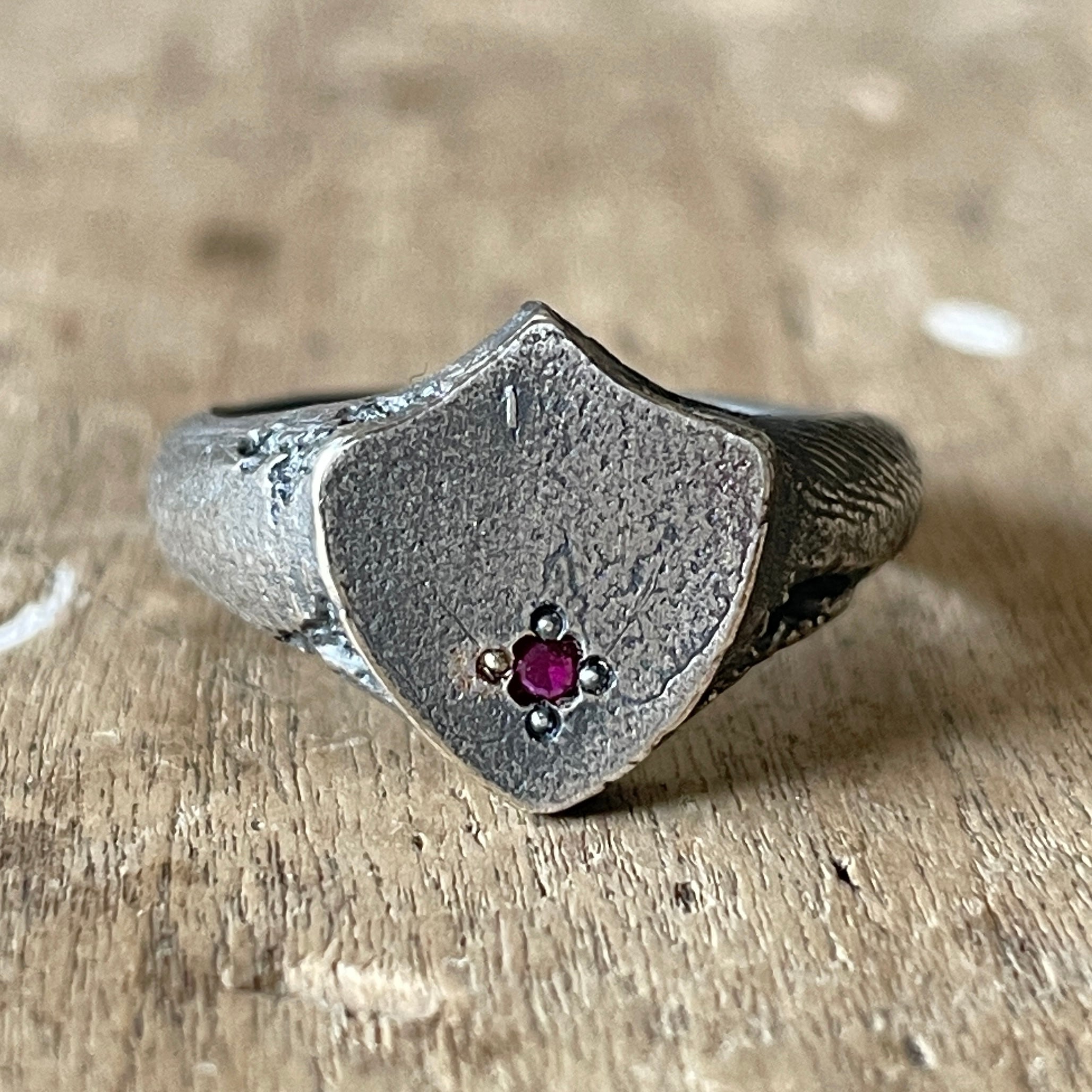 Tiny shield (Flare) – TÓ GARAL